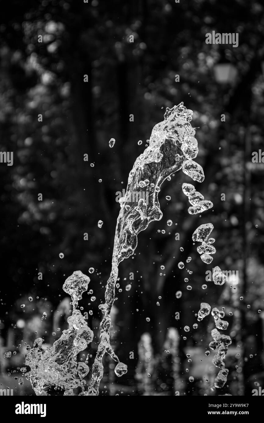 Water droplets frozen in motion hi-res stock photography and images - Alamy