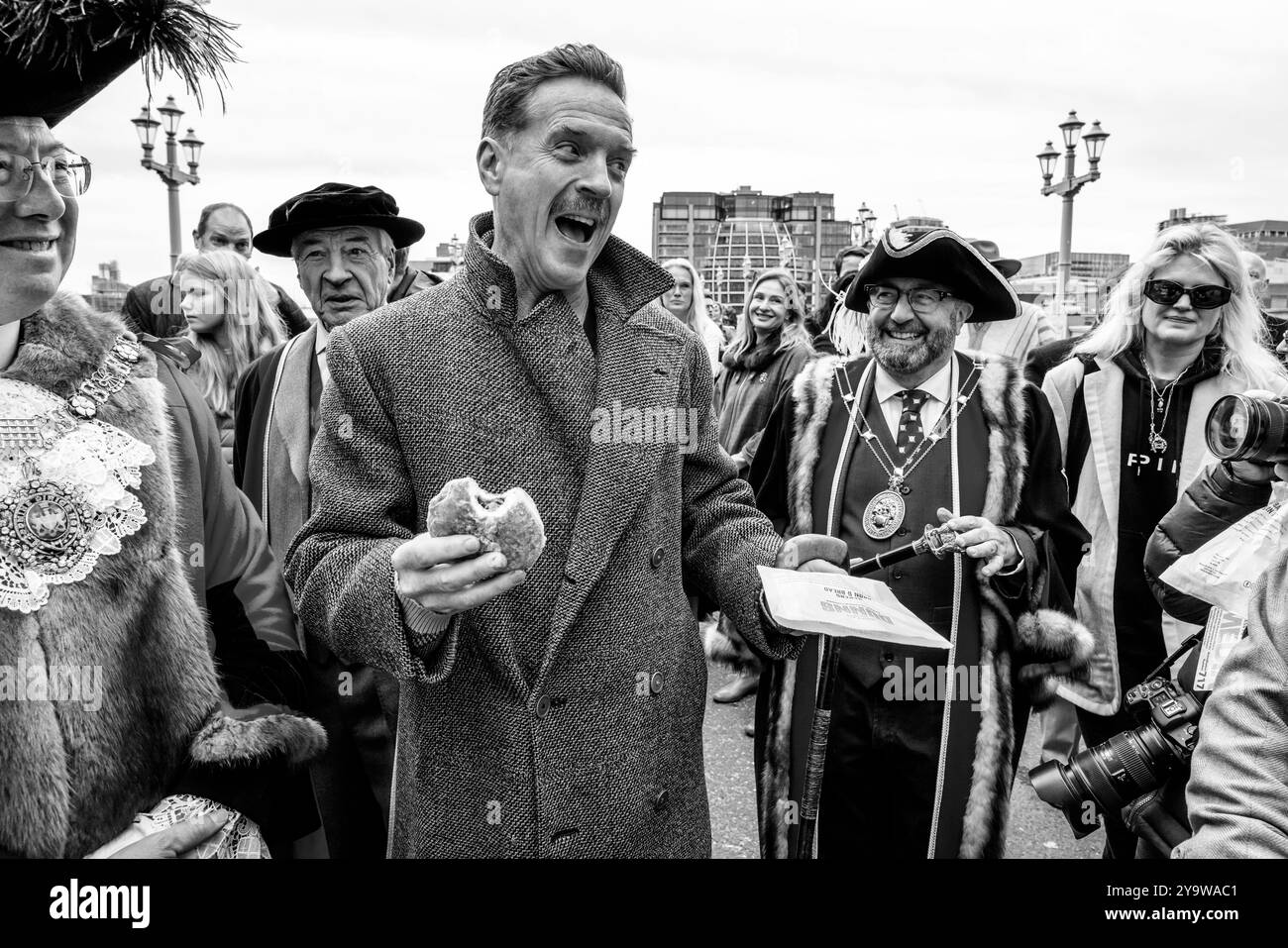 Hollywood Actor Damian Lewis Eats A Doughnut For Breakfast Before ...