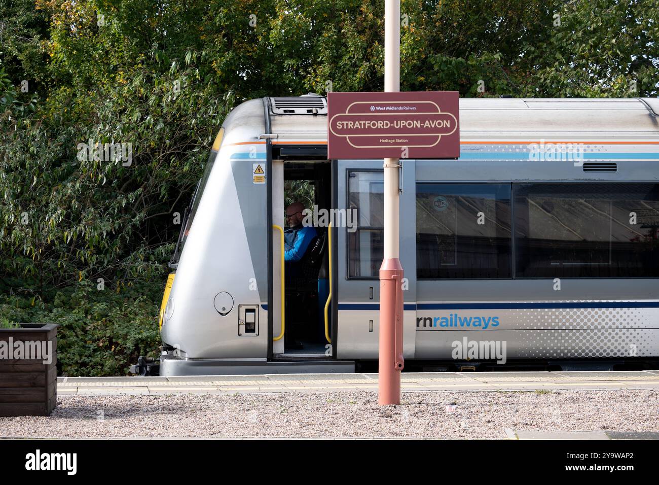 Chiltern Railways train at Stratford-upon-Avon station, Warwickshire, England, UK Stock Photo ...