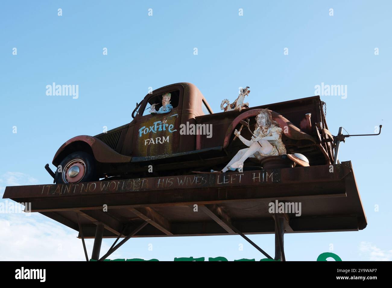 Tire Changing Woman on Route 66 - Carthage, Missouri Stock Photo - Alamy