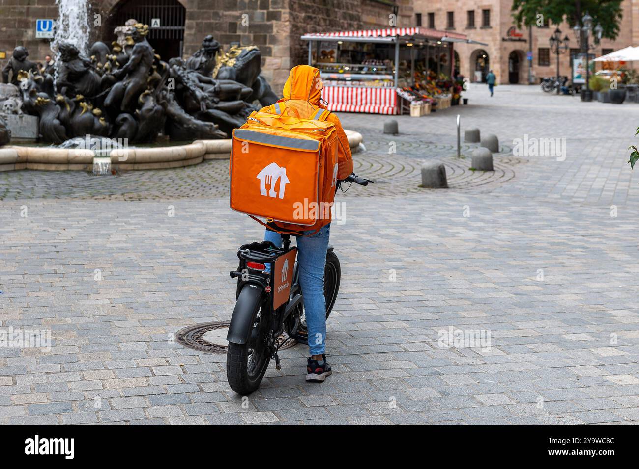 Lieferdienstfahrer hi-res stock photography and images - Alamy