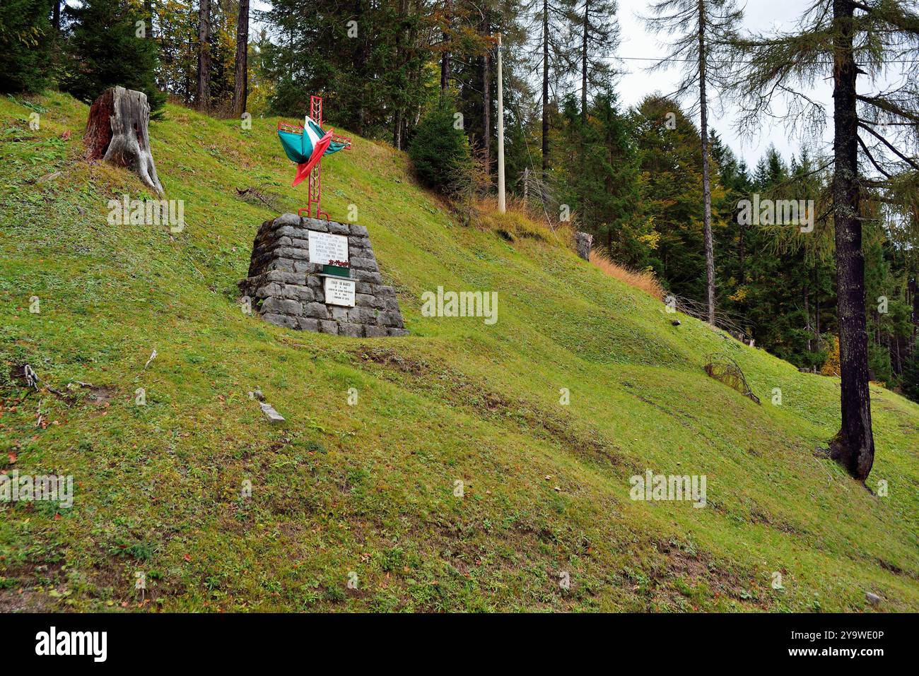 Veneto, Mauria pass. A monument in memory of five partisans dead during ...