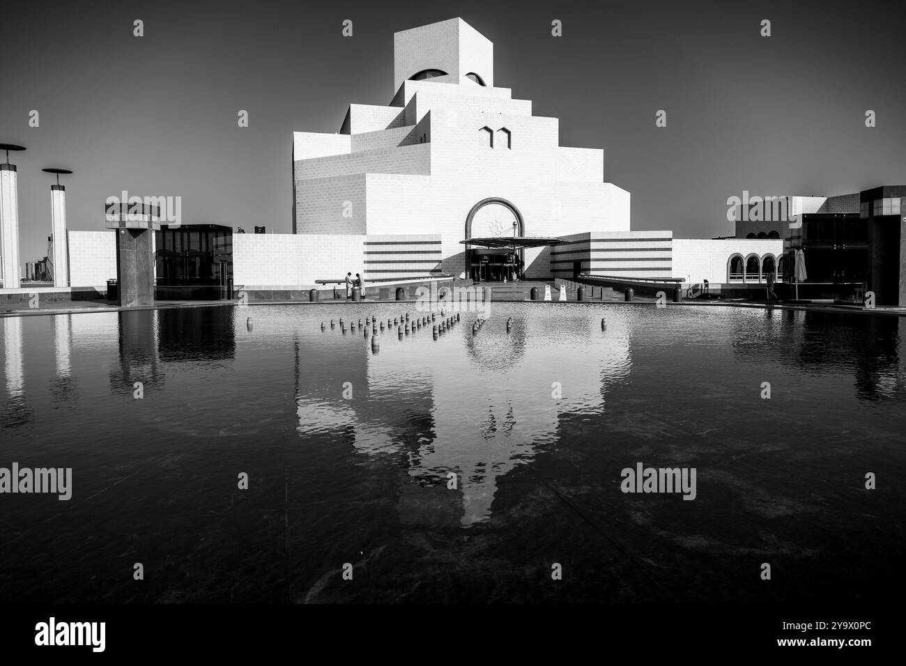 Modern art qatar Black and White Stock Photos & Images - Alamy