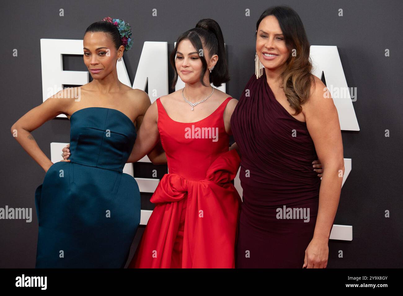Zoe saldana and selena gomez hi-res stock photography and images - Alamy