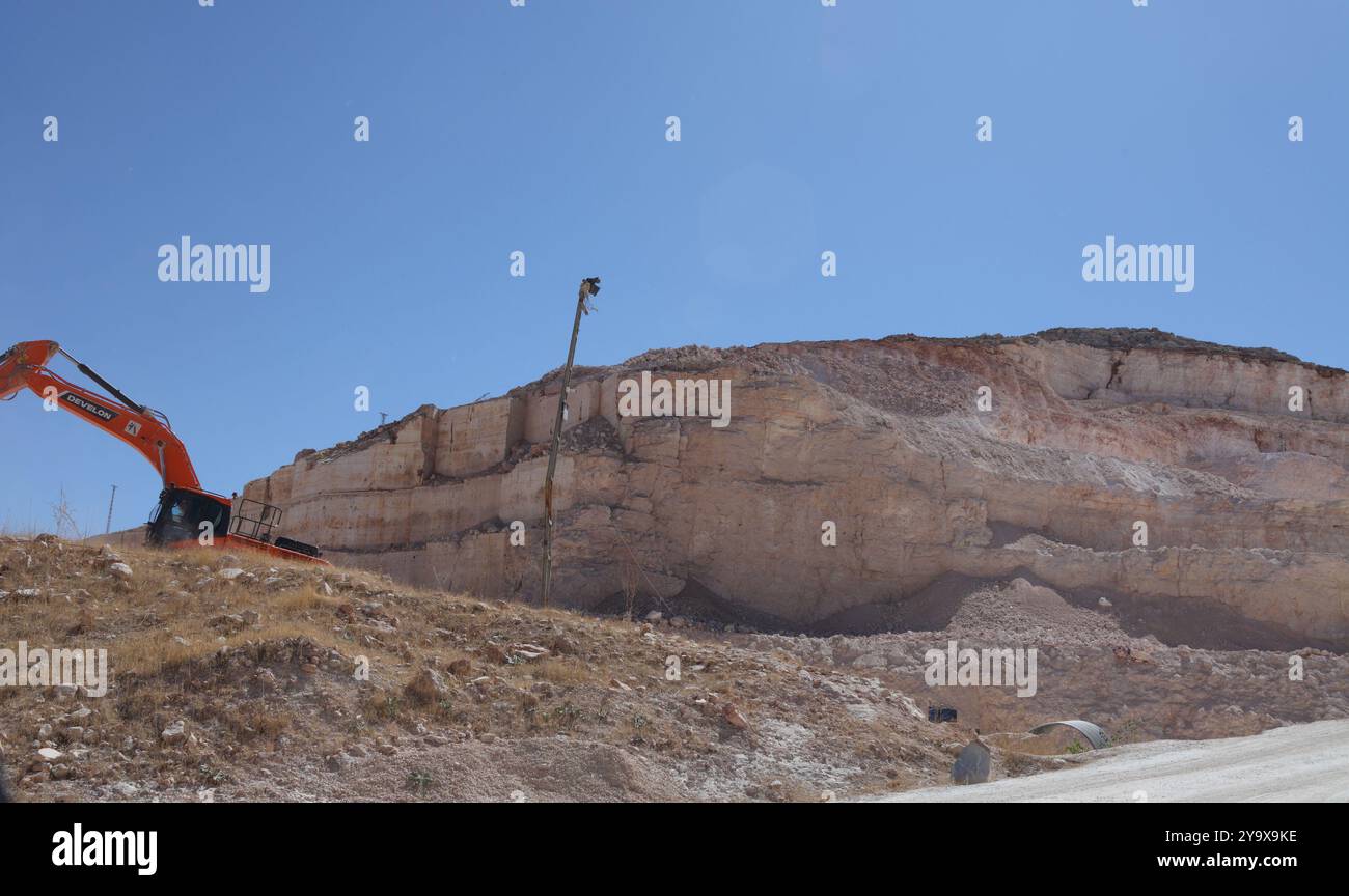 Urfa stone and marble quarries near the early Neolithic archaeolgical ...