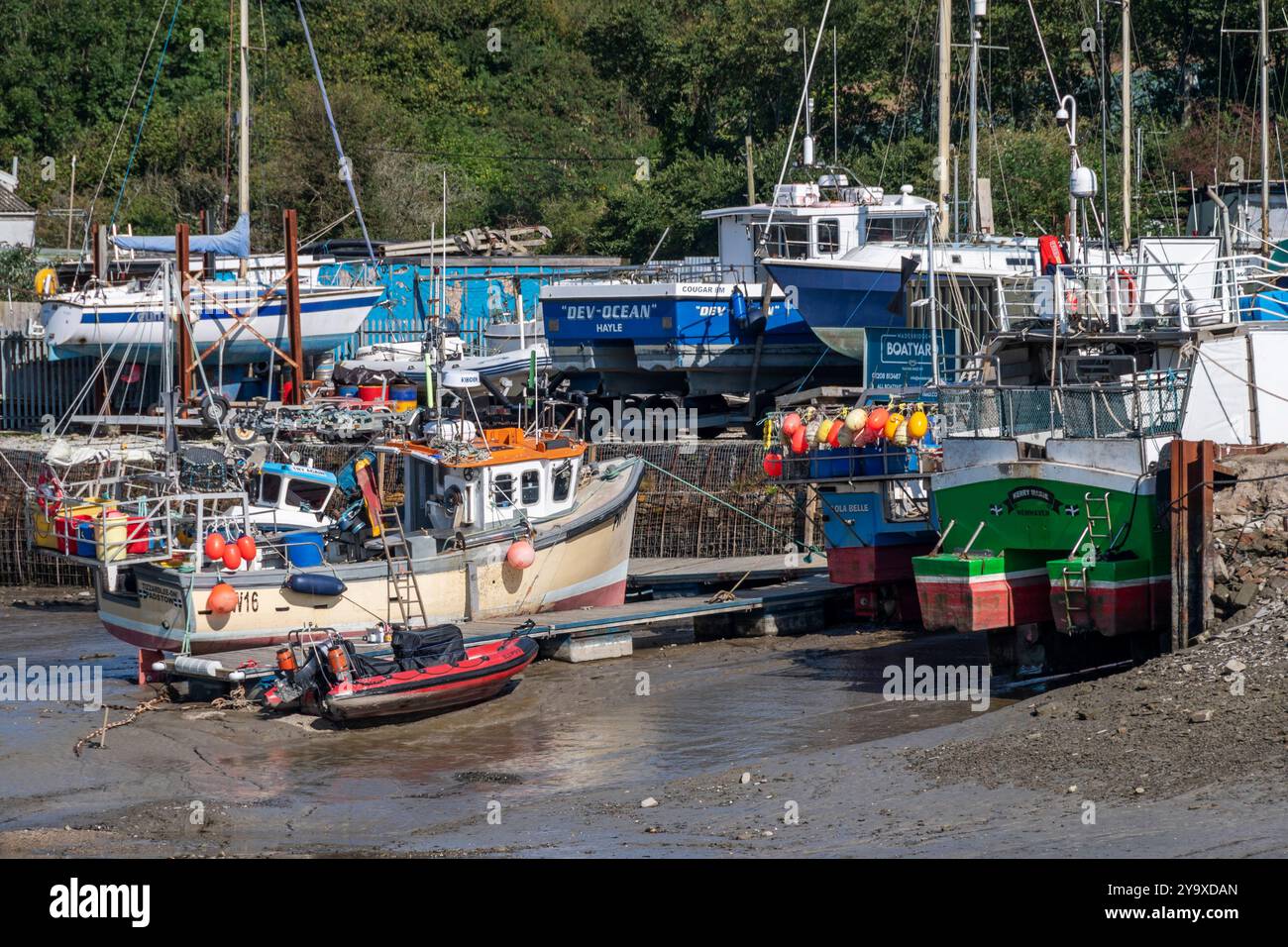 Wadebridge, a pretty town in Cornwall, England bridges over the river ...