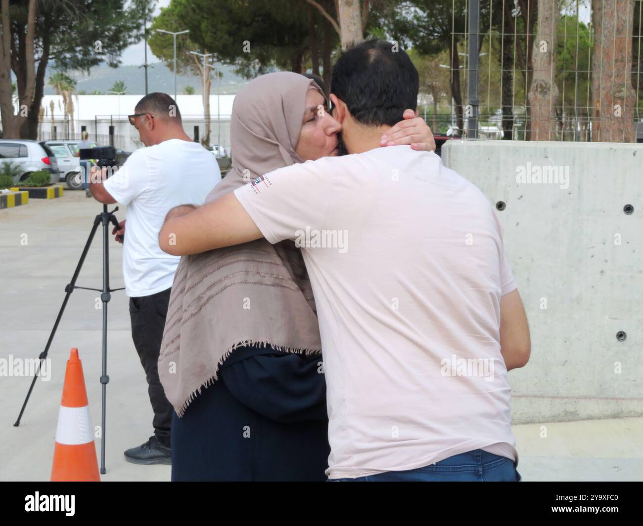 Lebanese displaced families arrive at the port of Ta?ucu, Turkey ...