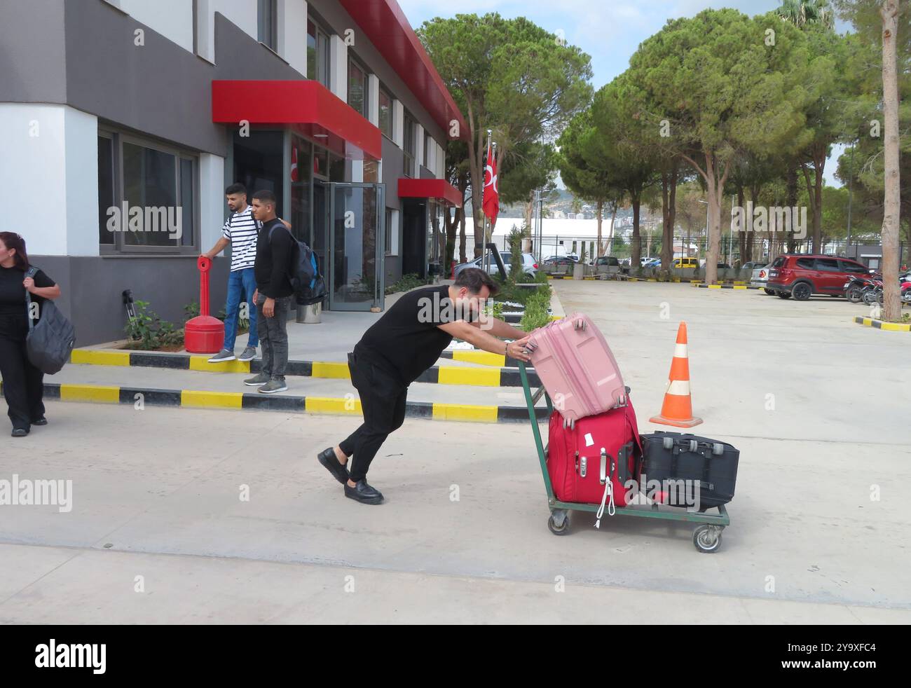 Lebanese displaced families arrive at the port of Ta?ucu, Turkey ...