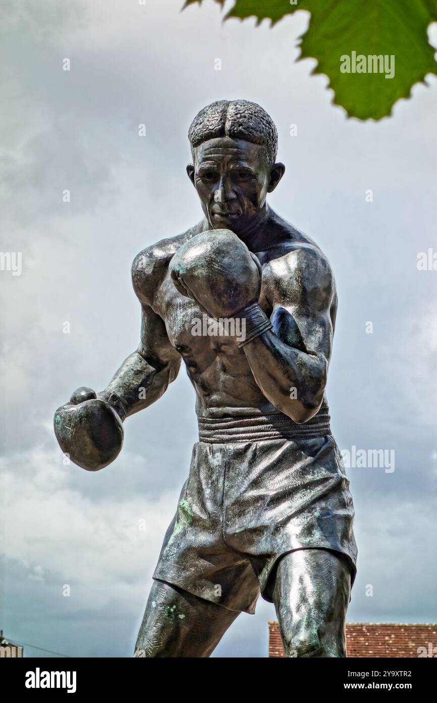 statue memorial to the boxer Randolph Turpin Old buildings in Warwick.U ...