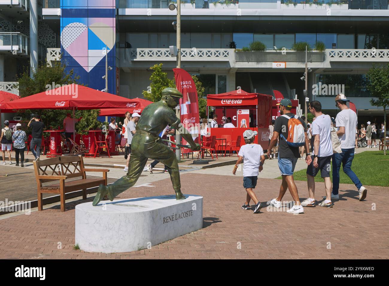 Mousquetaires statue roland garros hi-res stock photography and images ...