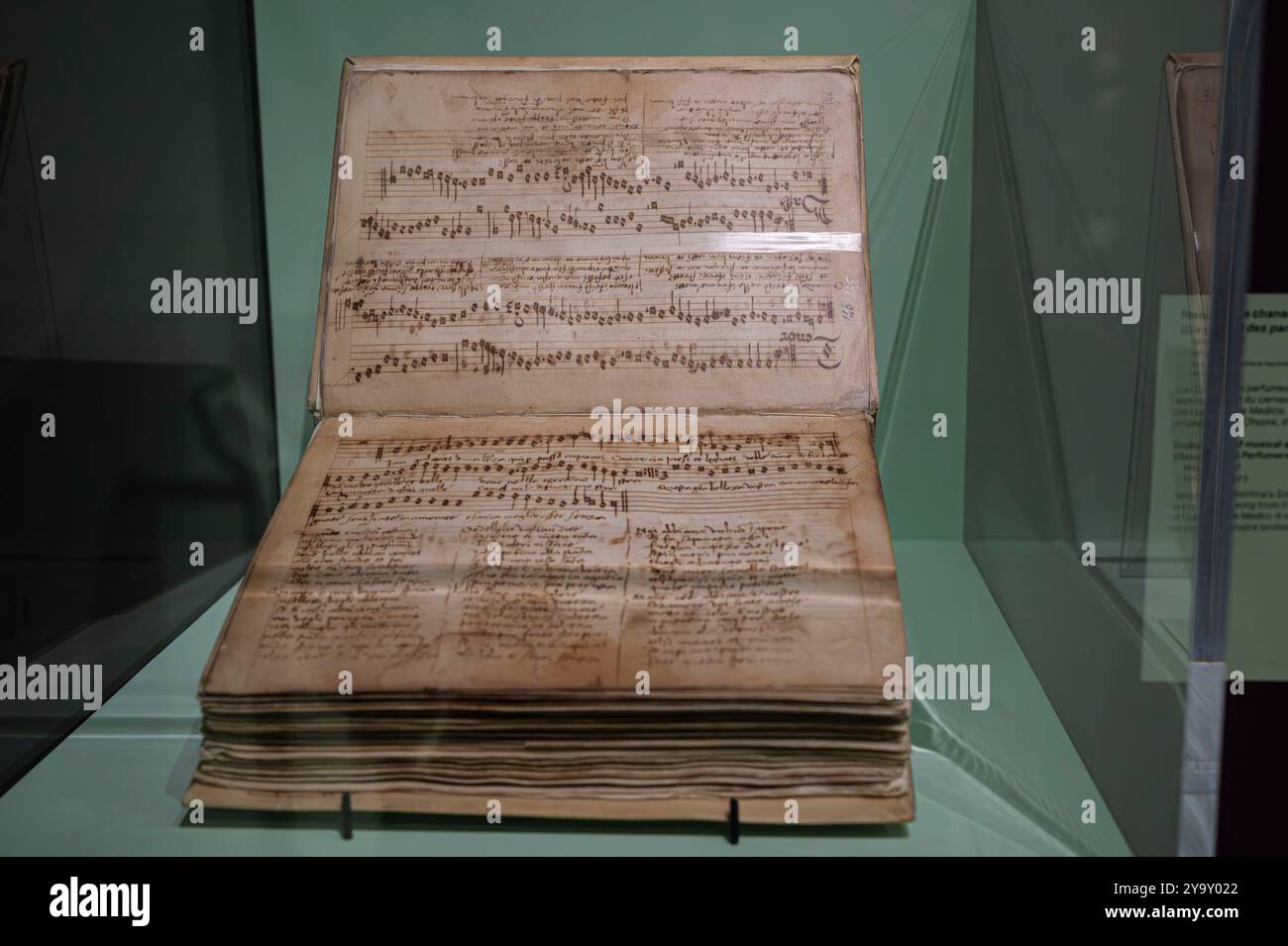 Perfumers hi-res stock photography and images - Alamy