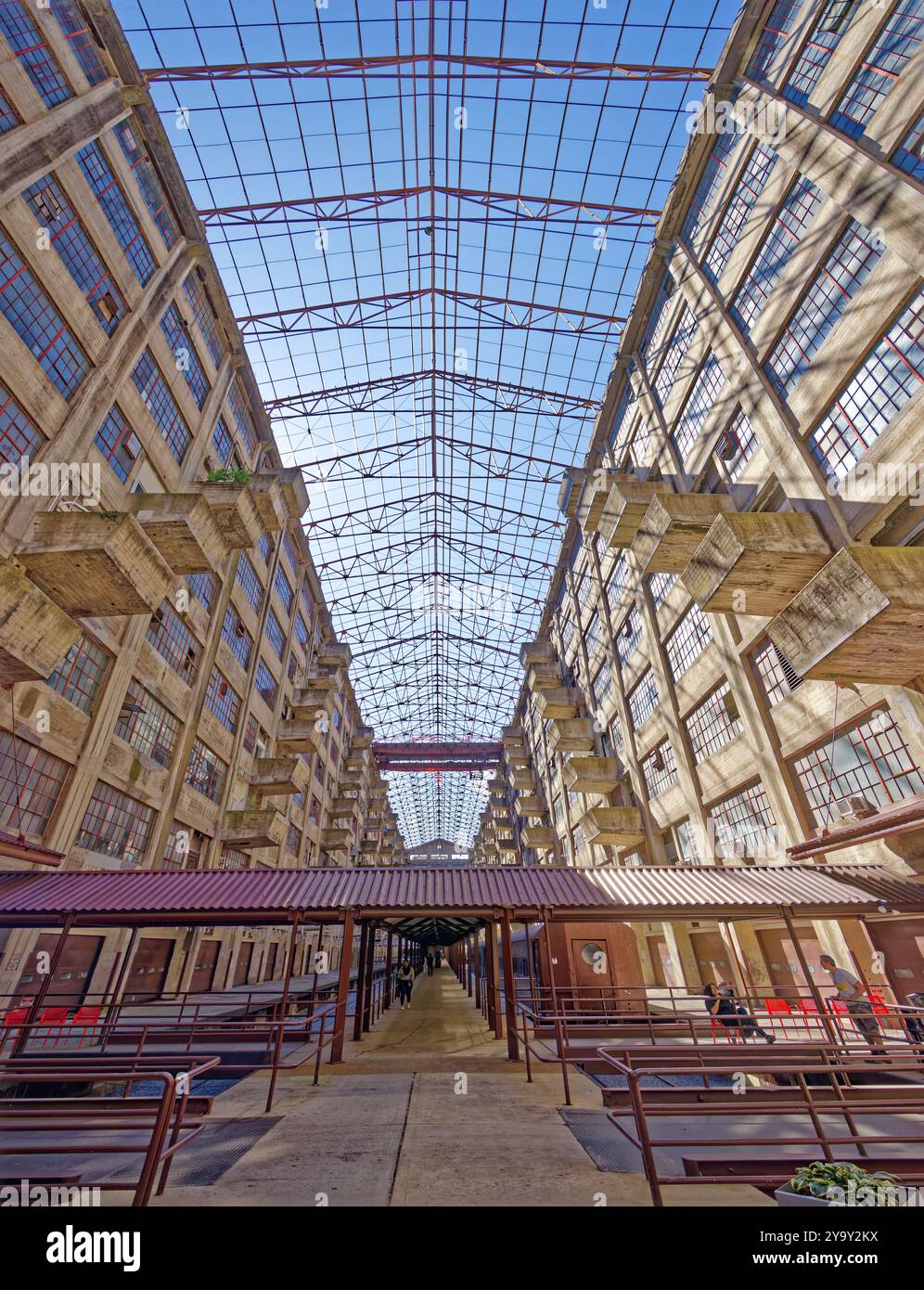 View southwest inside Brooklyn Army Terminal’s enormous Building B ...