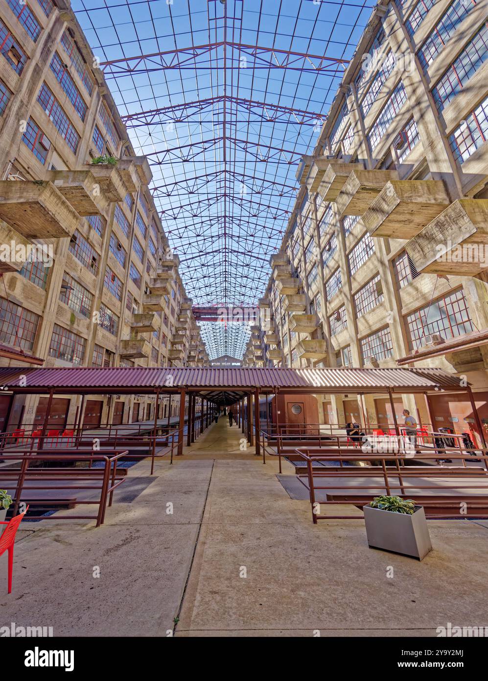 View southwest inside Brooklyn Army Terminal’s enormous Building B ...
