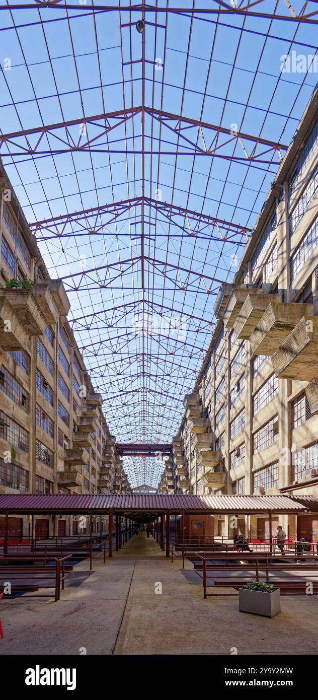 View southwest inside Brooklyn Army Terminal’s enormous Building B ...