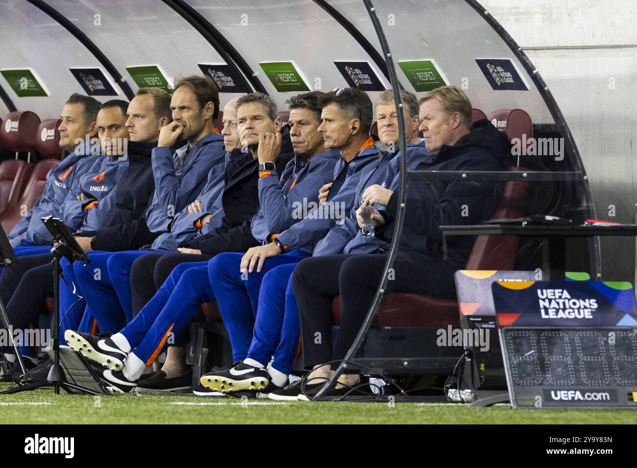 BOEDAPEST - Holland coach Ronald Koeman (r), Holland assistant coach ...