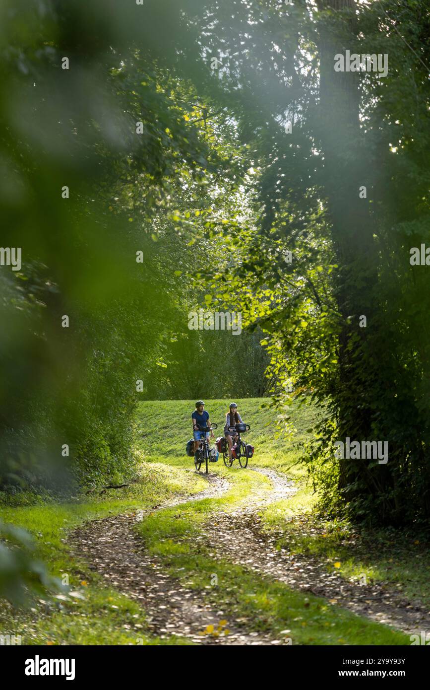 France, Oise, La Verberie, cycle tourists on the Scandiberique route ...