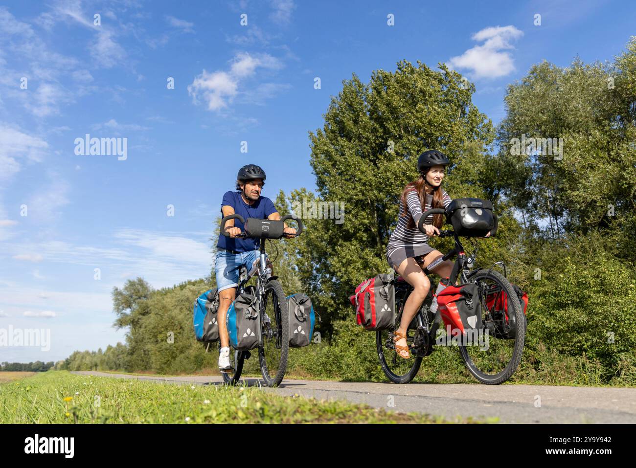 France, Oise, La Verberie, cycle tourists on the Scandiberique route ...