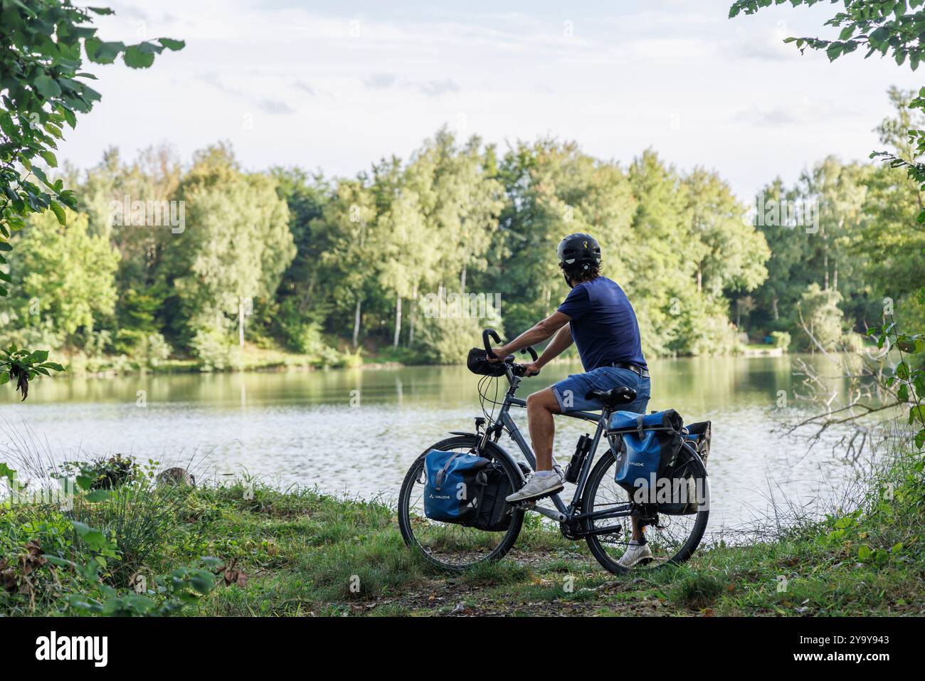 France, Oise, La Verberie, cycle tourists on the Scandiberique route ...