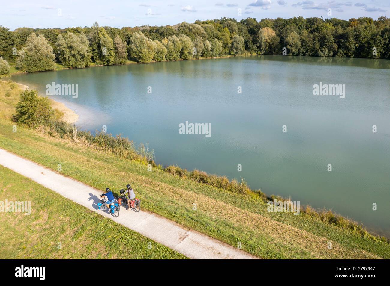 France, Oise, La Verberie, cycle tourists on the Scandiberique route ...