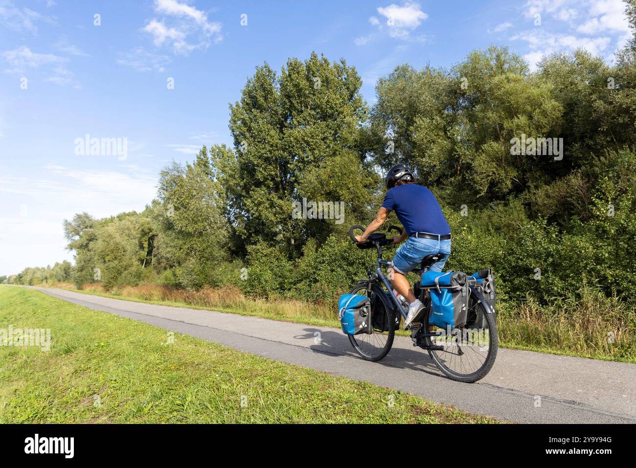 France, Oise, La Verberie, cycle tourists on the Scandiberique route ...