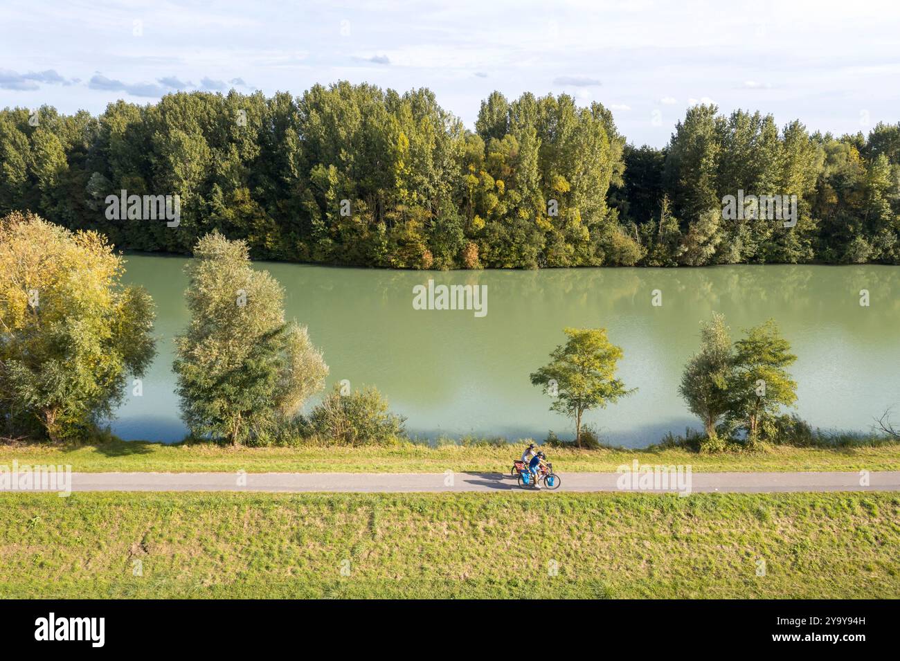 France, Oise, La Verberie, cycle tourists on the Scandiberique route ...