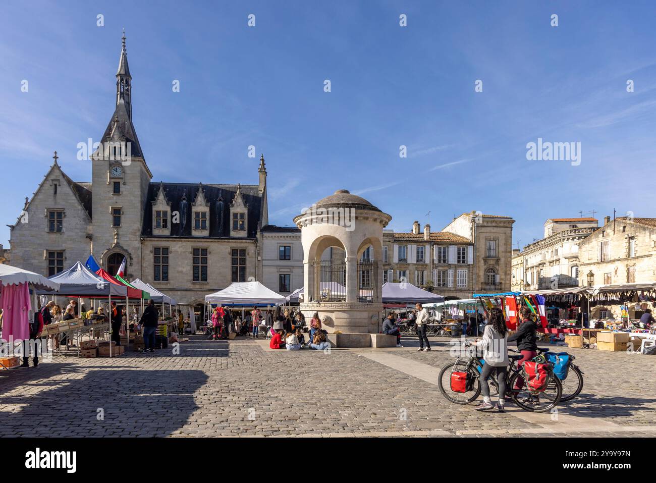 France, Gironde, Libourne, cyclist on the Scandiberique route crossing ...