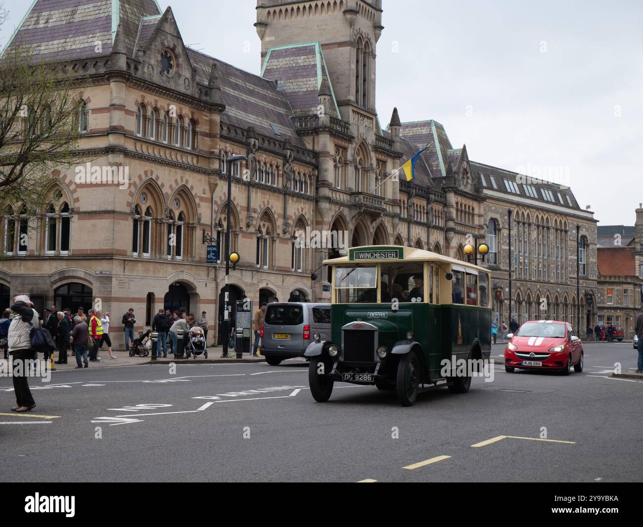King Alfred Albion bus in Winchester Broadway on a King Alfred heritage ...