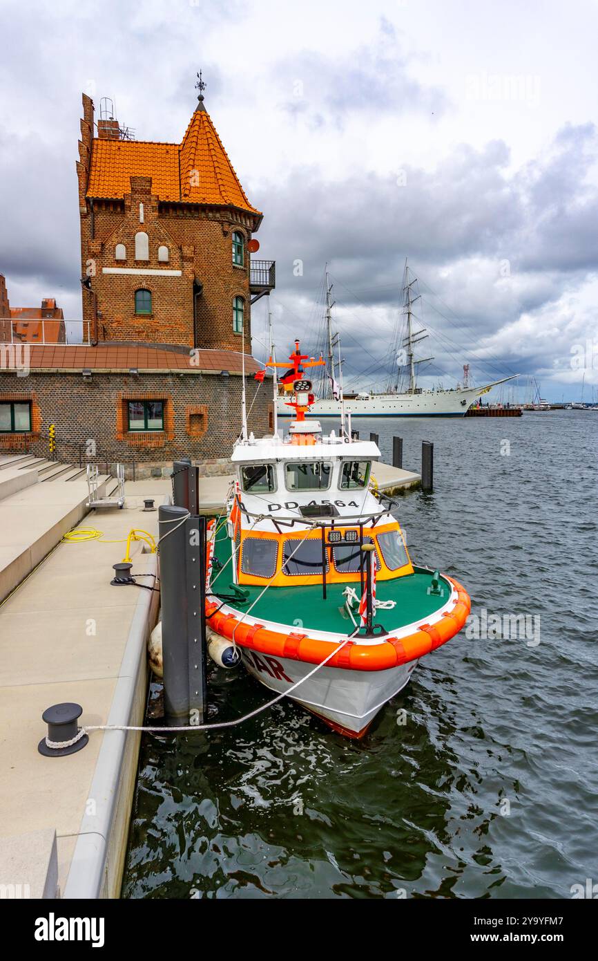 Sea rescue boat Hertha Jeep, of the German Maritime Search and Rescue ...