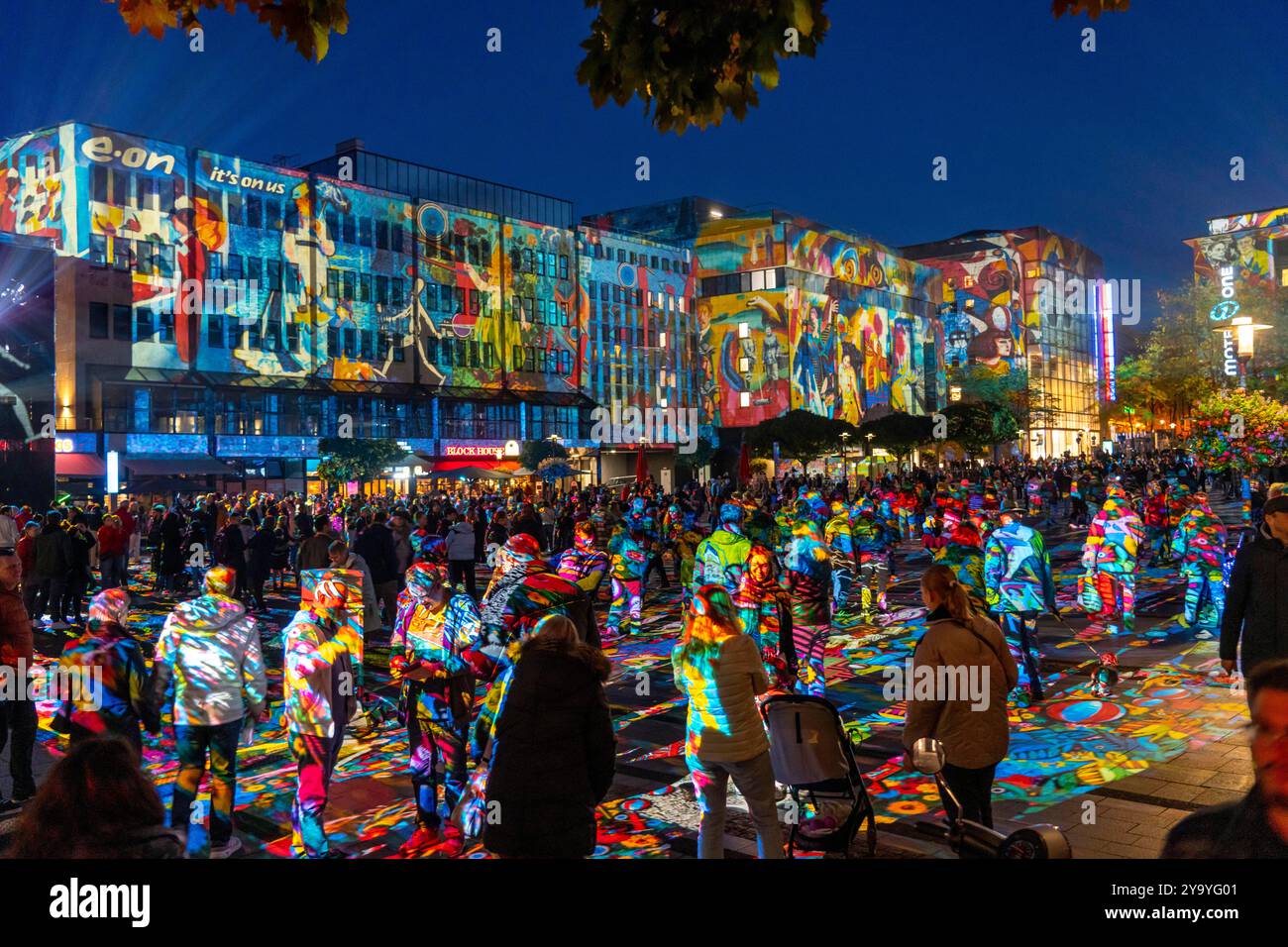 Essen Light Festival, in the city center, light art on Kennedyplatz ...