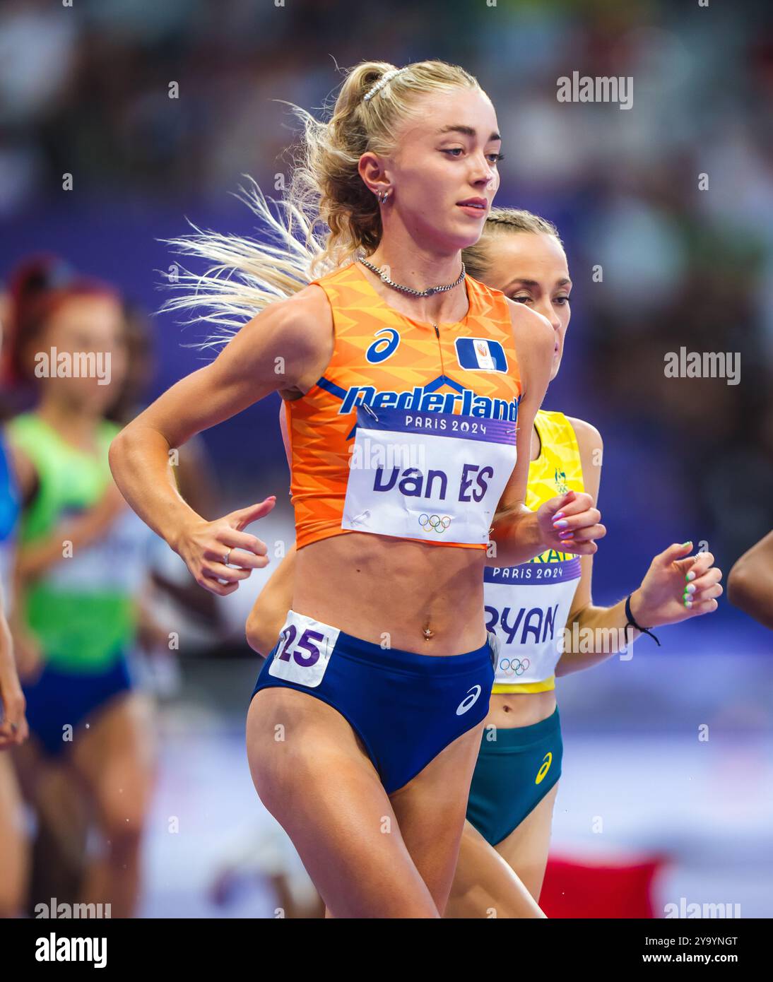Diane van Es participating in the 10.000 meters at the Paris 2024 ...