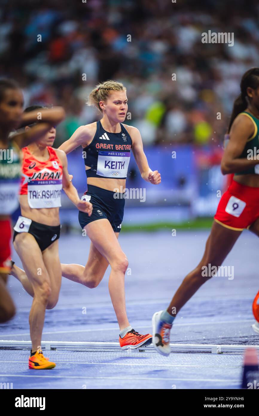 Megan Keith participating in the 10.000 meters at the Paris 2024 ...
