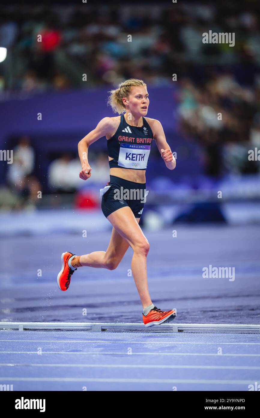 Megan Keith participating in the 10.000 meters at the Paris 2024 ...
