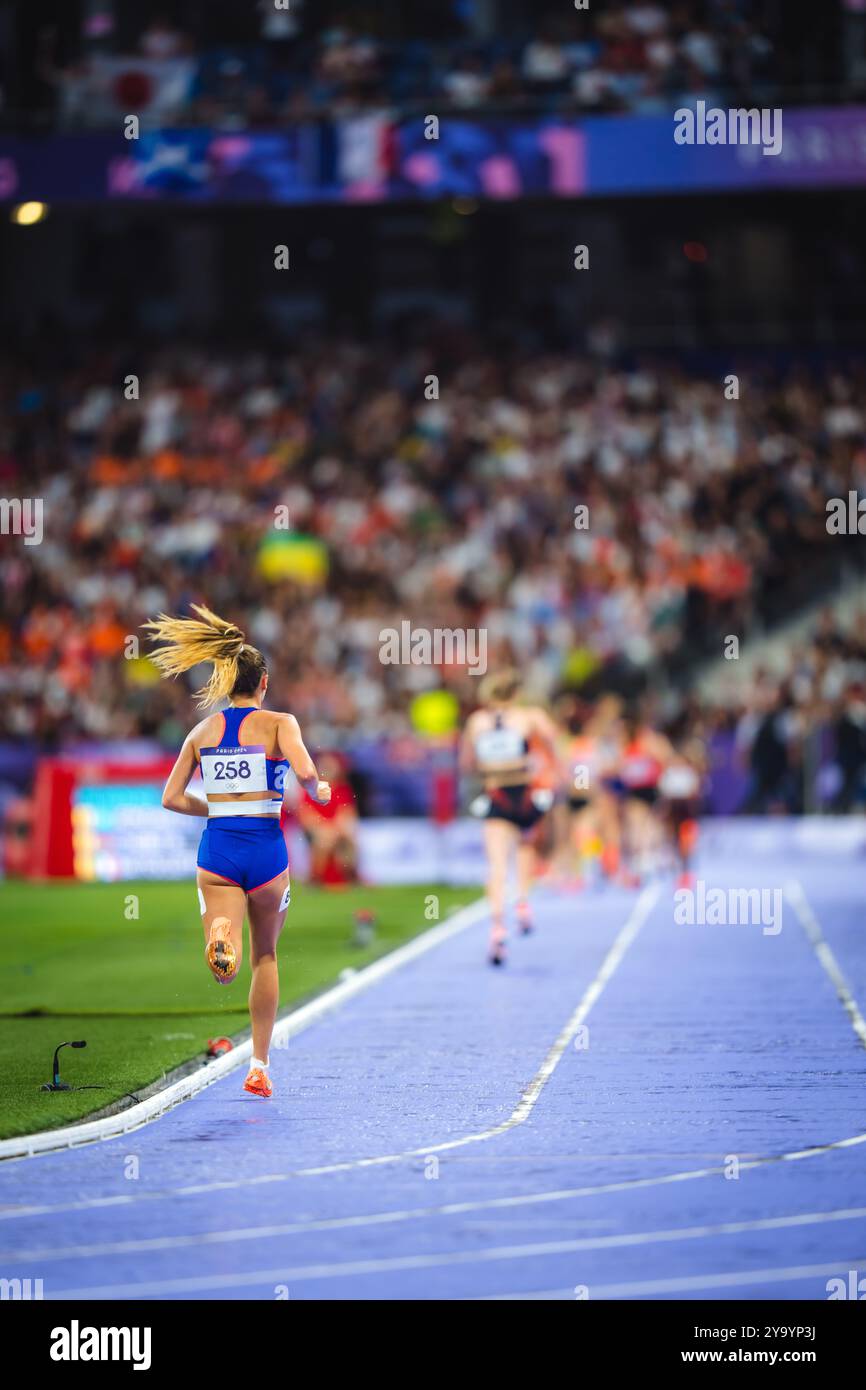 Alessia Zarbo participating in the 10.000 meters at the Paris 2024 ...