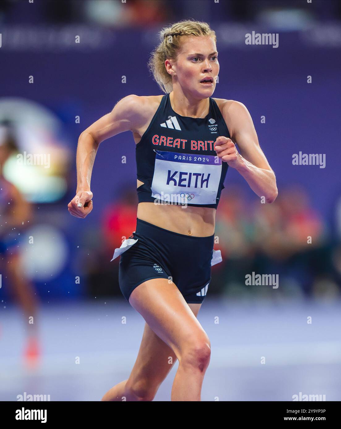 Megan Keith participating in the 10.000 meters at the Paris 2024 ...