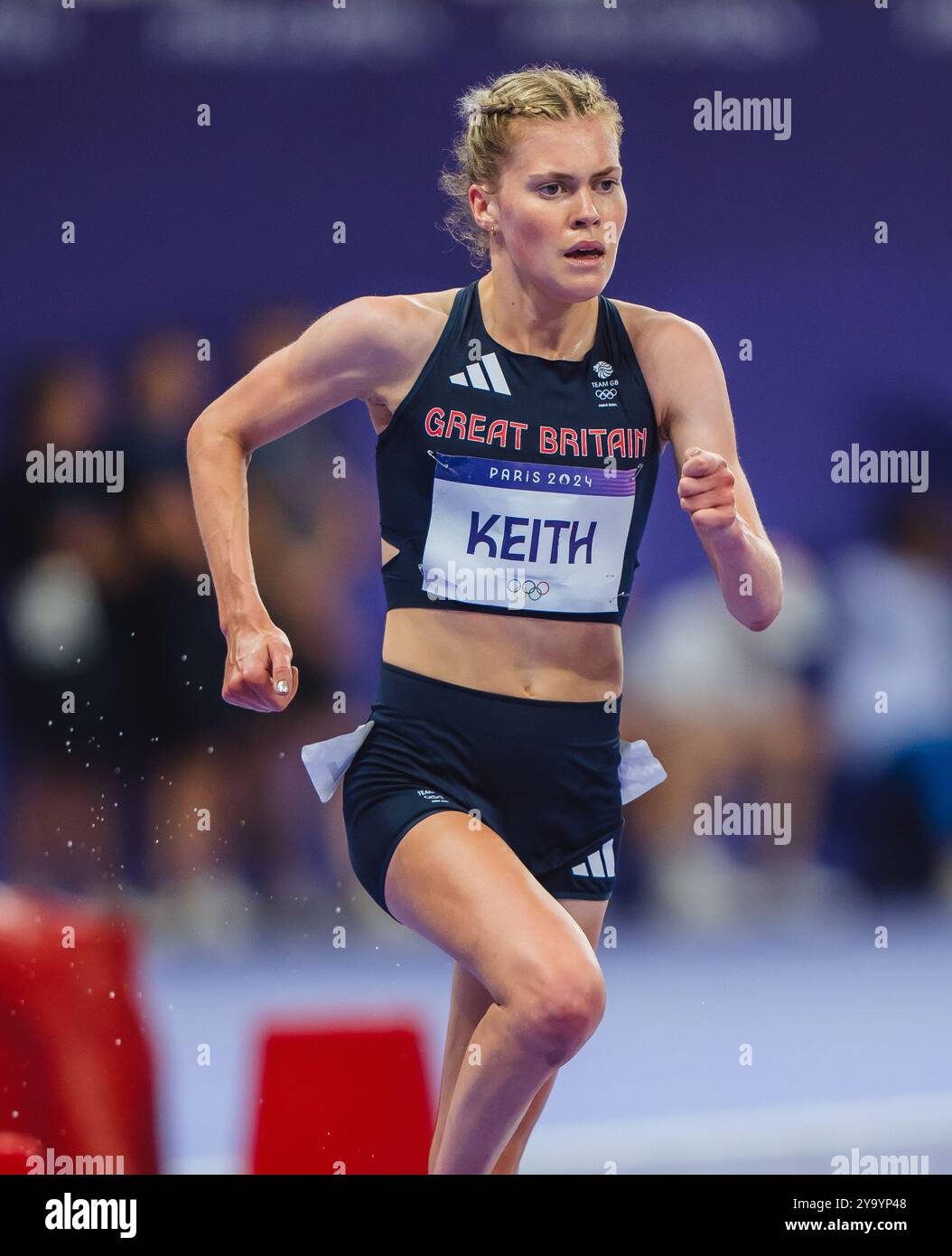 Megan Keith participating in the 10.000 meters at the Paris 2024 ...