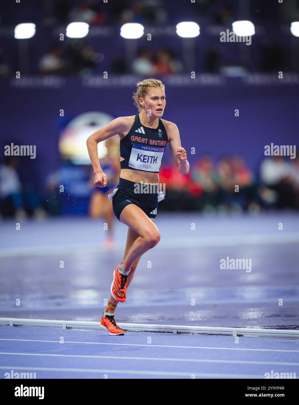Megan Keith participating in the 10.000 meters at the Paris 2024 ...