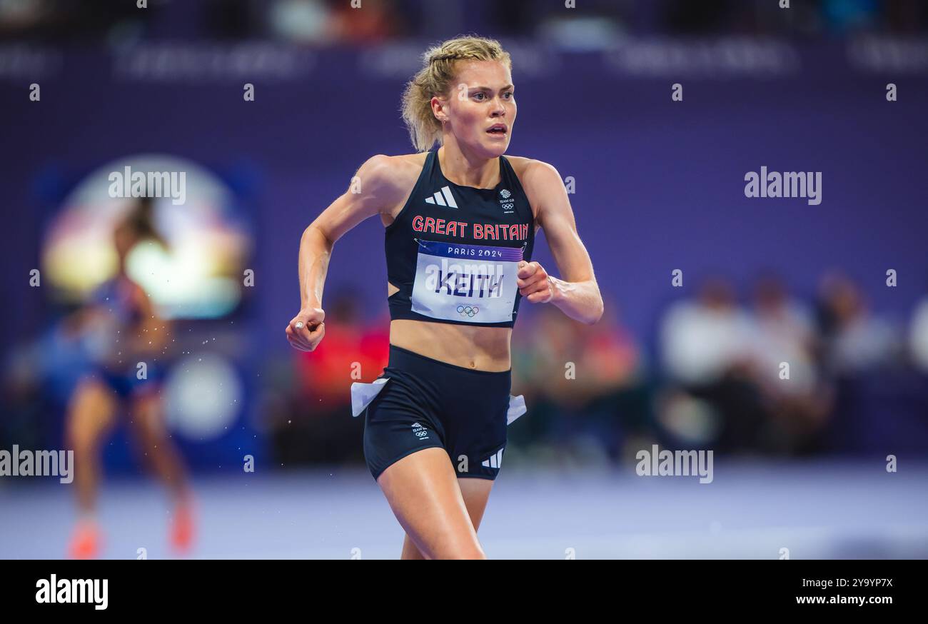 Megan Keith participating in the 10.000 meters at the Paris 2024 ...