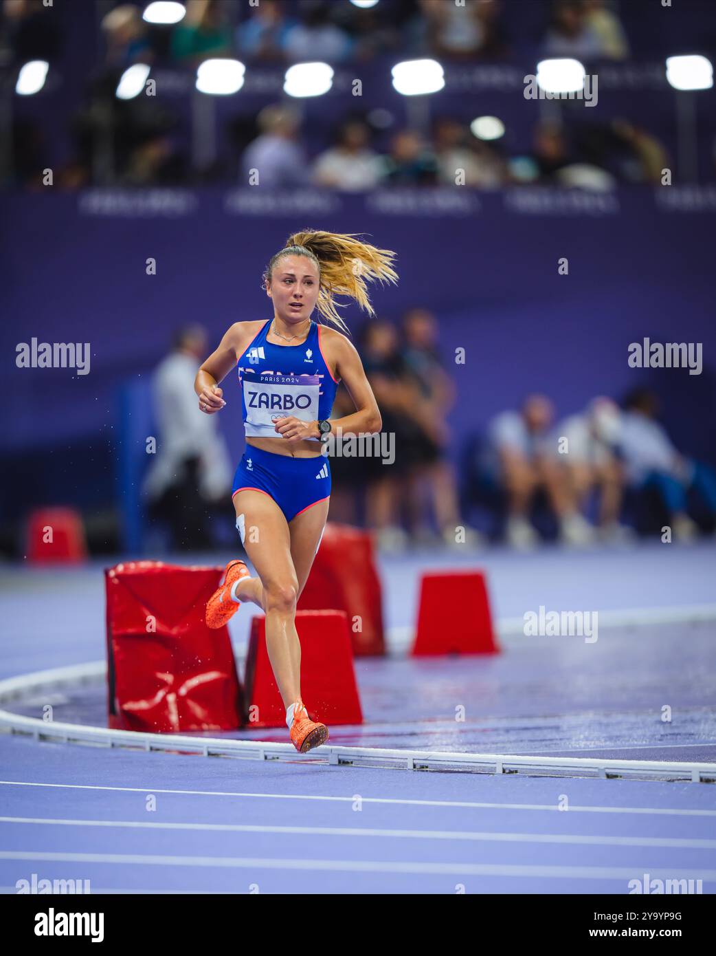 Alessia Zarbo participating in the 10.000 meters at the Paris 2024 ...