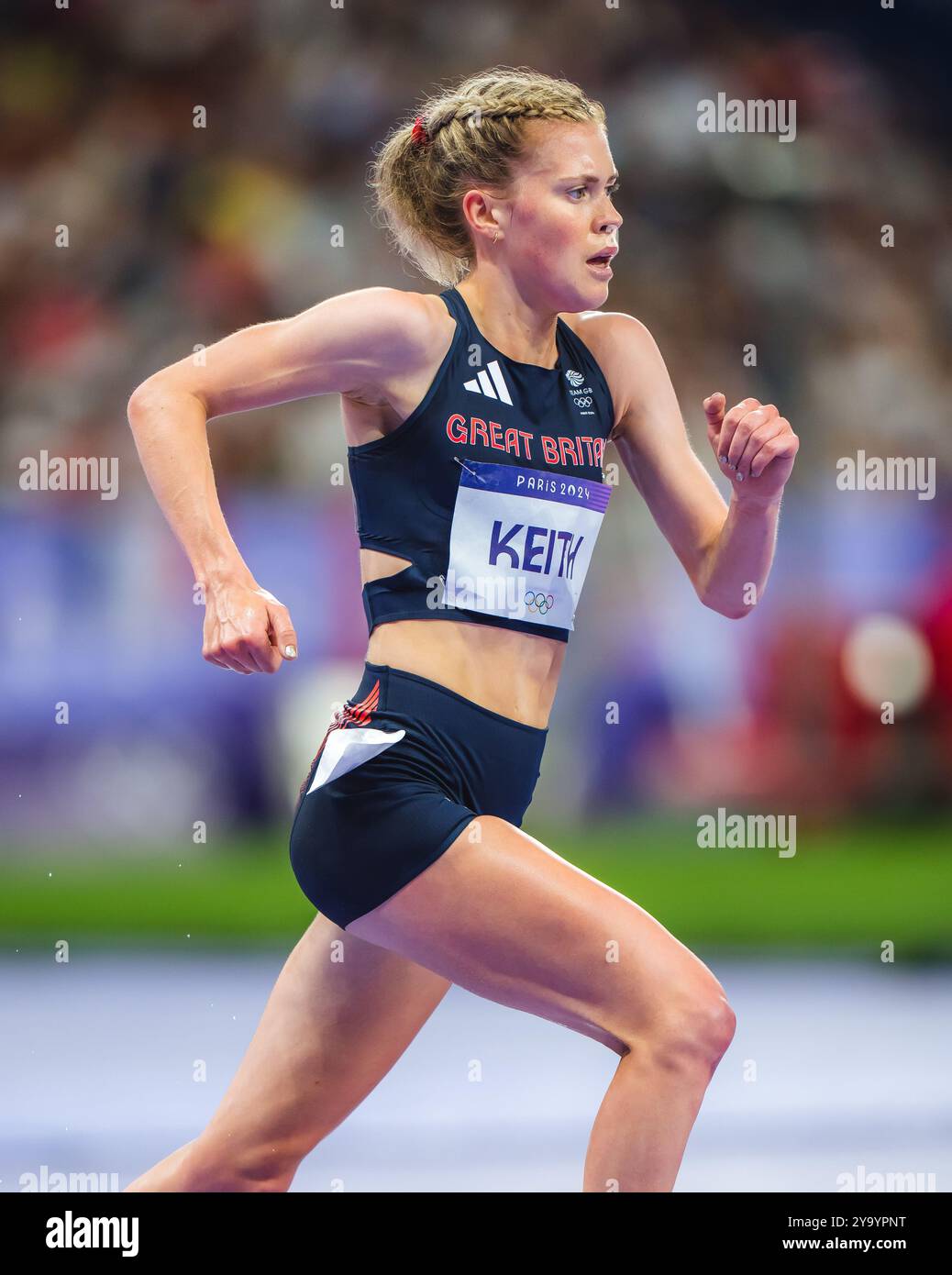 Megan Keith participating in the 10.000 meters at the Paris 2024 ...