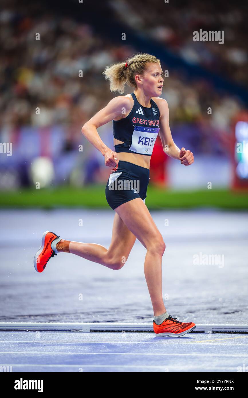 Megan Keith participating in the 10.000 meters at the Paris 2024 ...