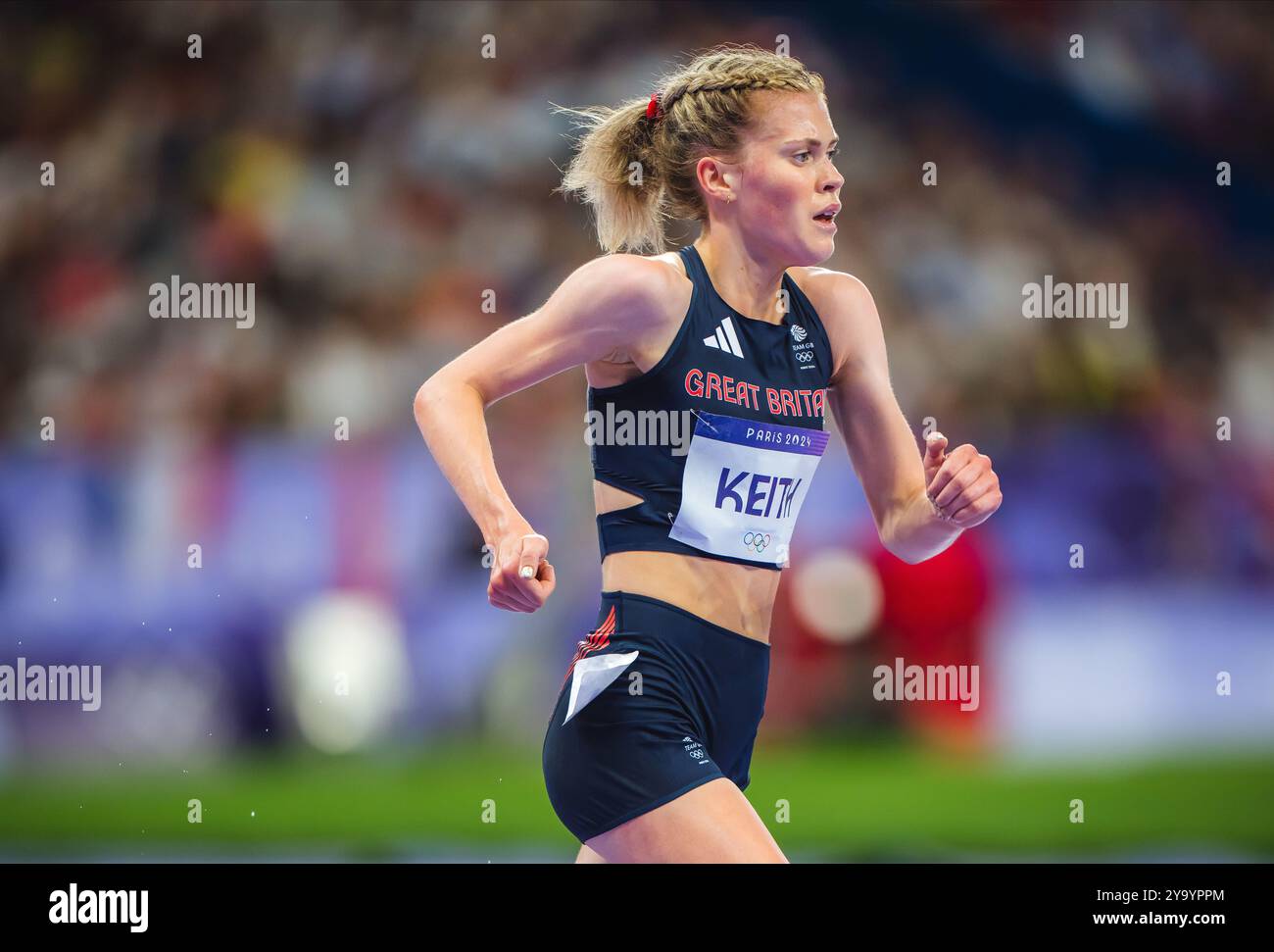 Megan Keith participating in the 10.000 meters at the Paris 2024 ...