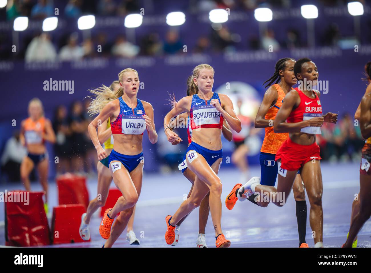 Karissa Schweizer participating in the 10.000 meters at the Paris 2024 ...