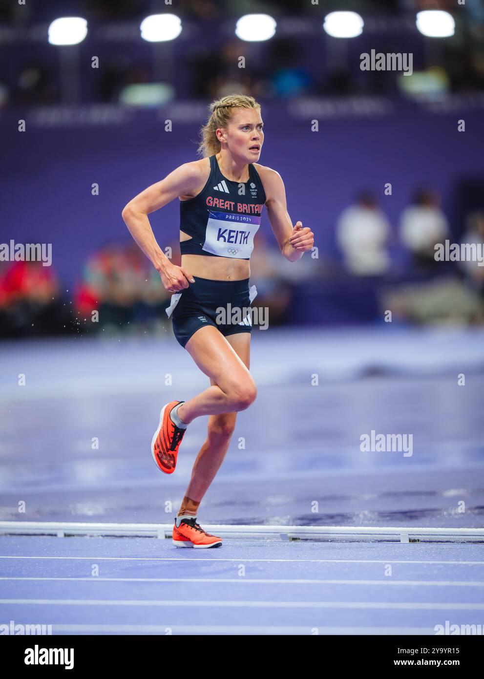 Megan Keith participating in the 10.000 meters at the Paris 2024 ...