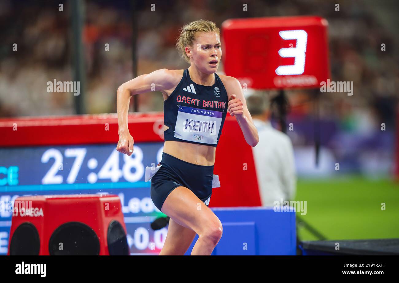 Megan Keith participating in the 10.000 meters at the Paris 2024 ...