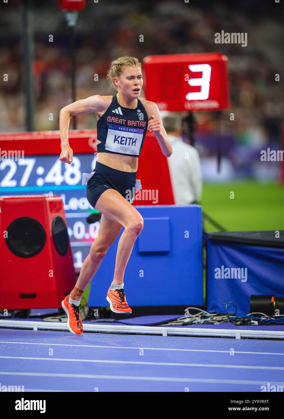 Megan Keith participating in the 10.000 meters at the Paris 2024 ...