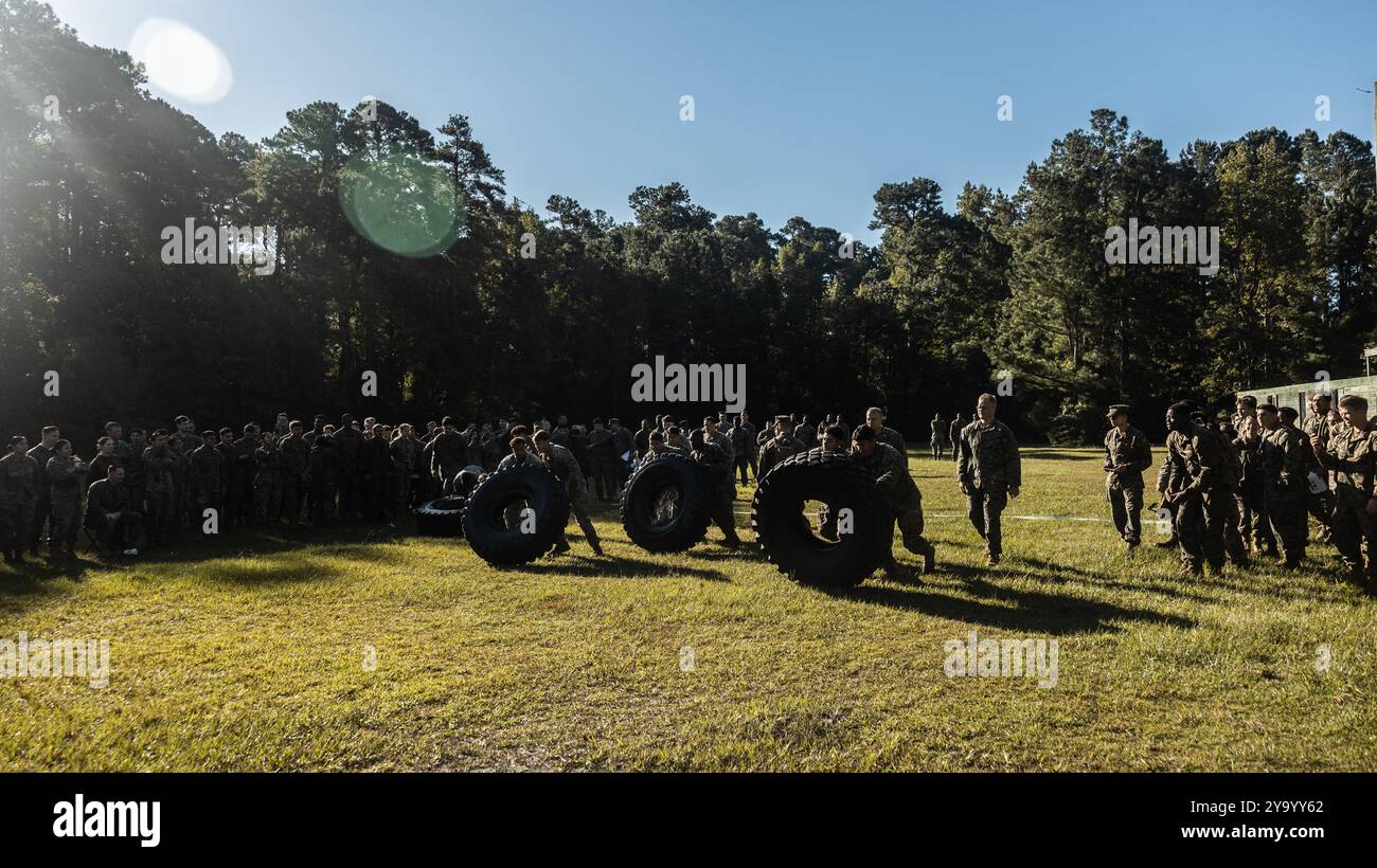 U.S. Marines with Headquarters and Service Battalion, 2nd Marine ...