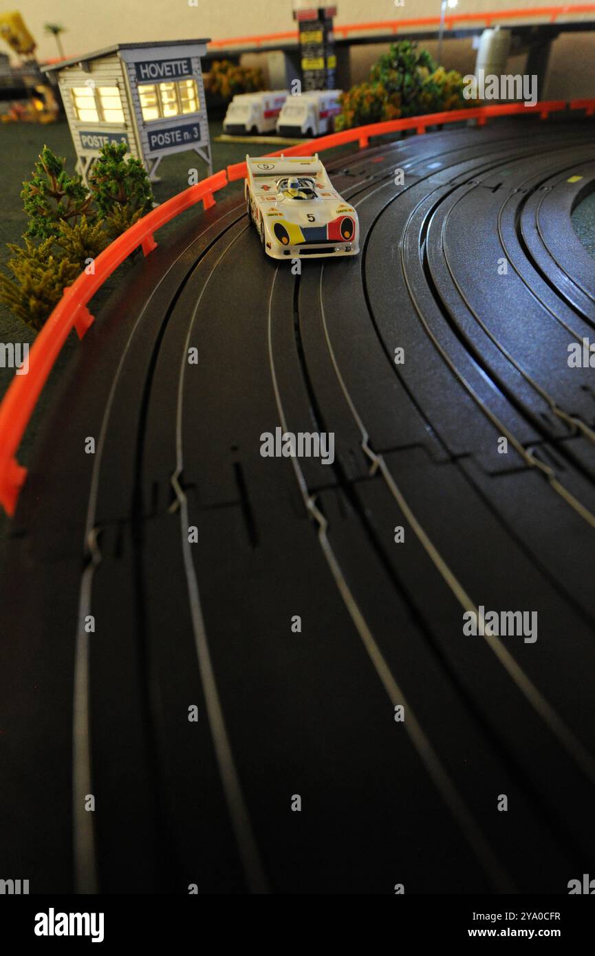 HO scale slot car racing with lighted building Stock Photo - Alamy