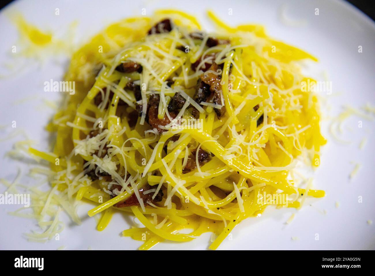 Traditional spaghetti carbonara with guanciale bacon Stock Photo - Alamy