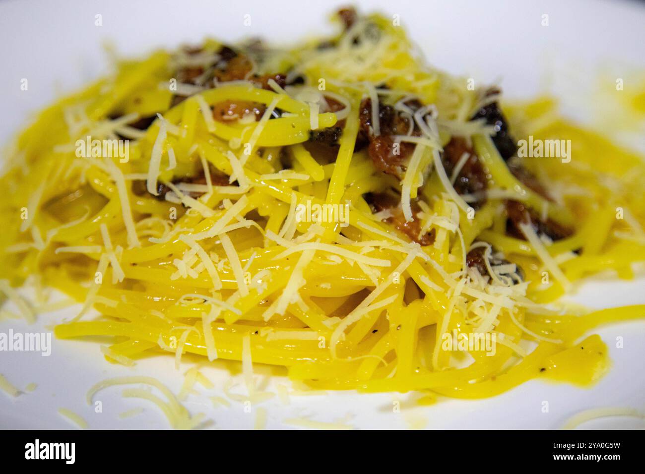 Traditional spaghetti carbonara with guanciale bacon Stock Photo - Alamy