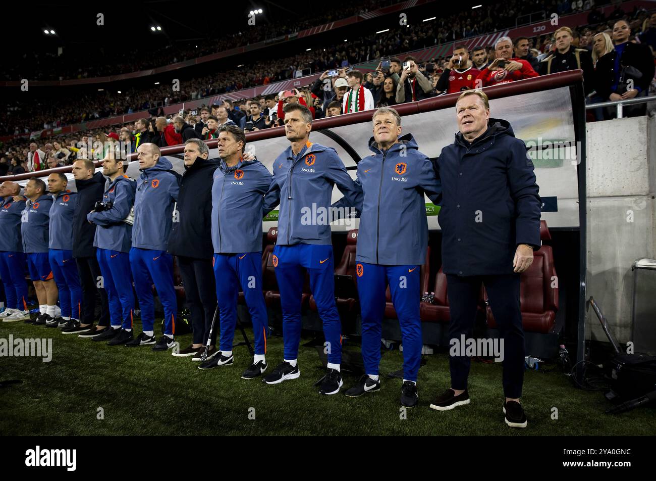 BOEDAPEST - Holland coach Ronald Koeman (r), Holland assistant coach ...